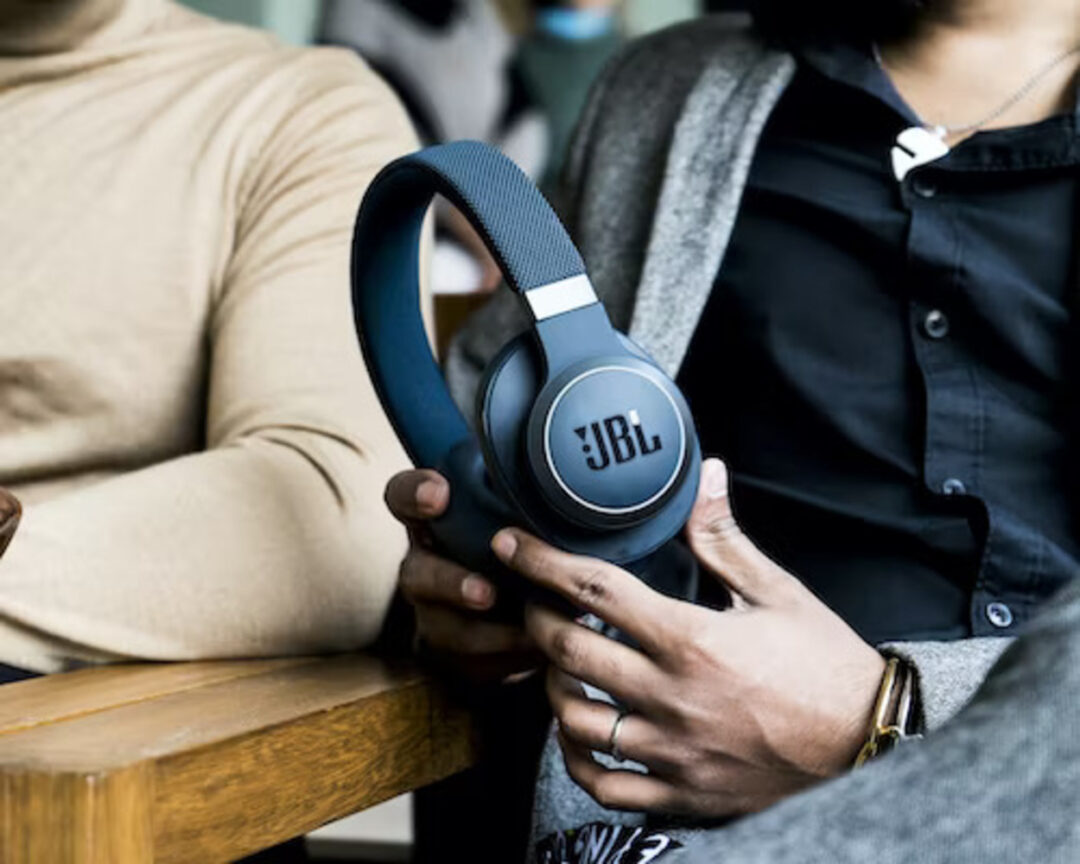 Are Headphones Red Right Or Left? (Let’s Know) – audiolgy.com